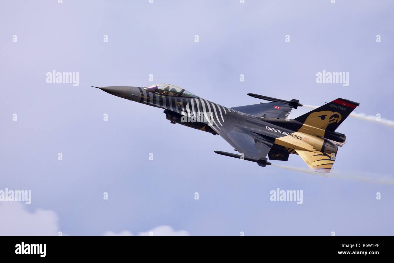 Solo turk f 16 hi-res stock photography and images - Alamy