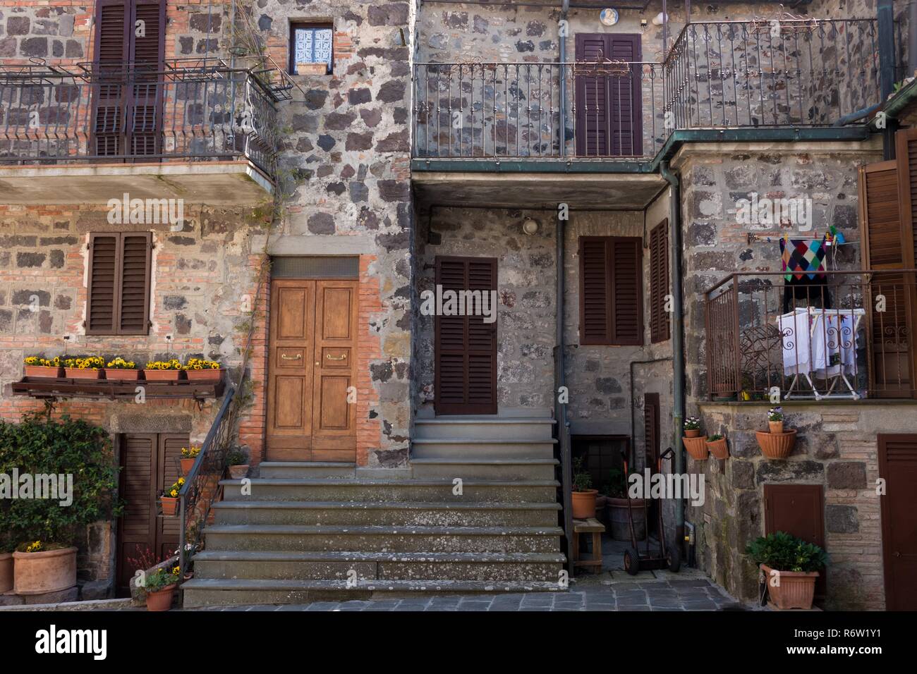 Empty italian street hi-res stock photography and images - Alamy