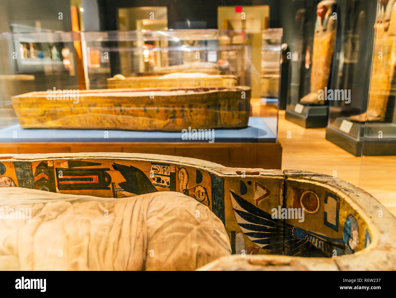 Mummy coffins hi-res stock photography and images - Alamy