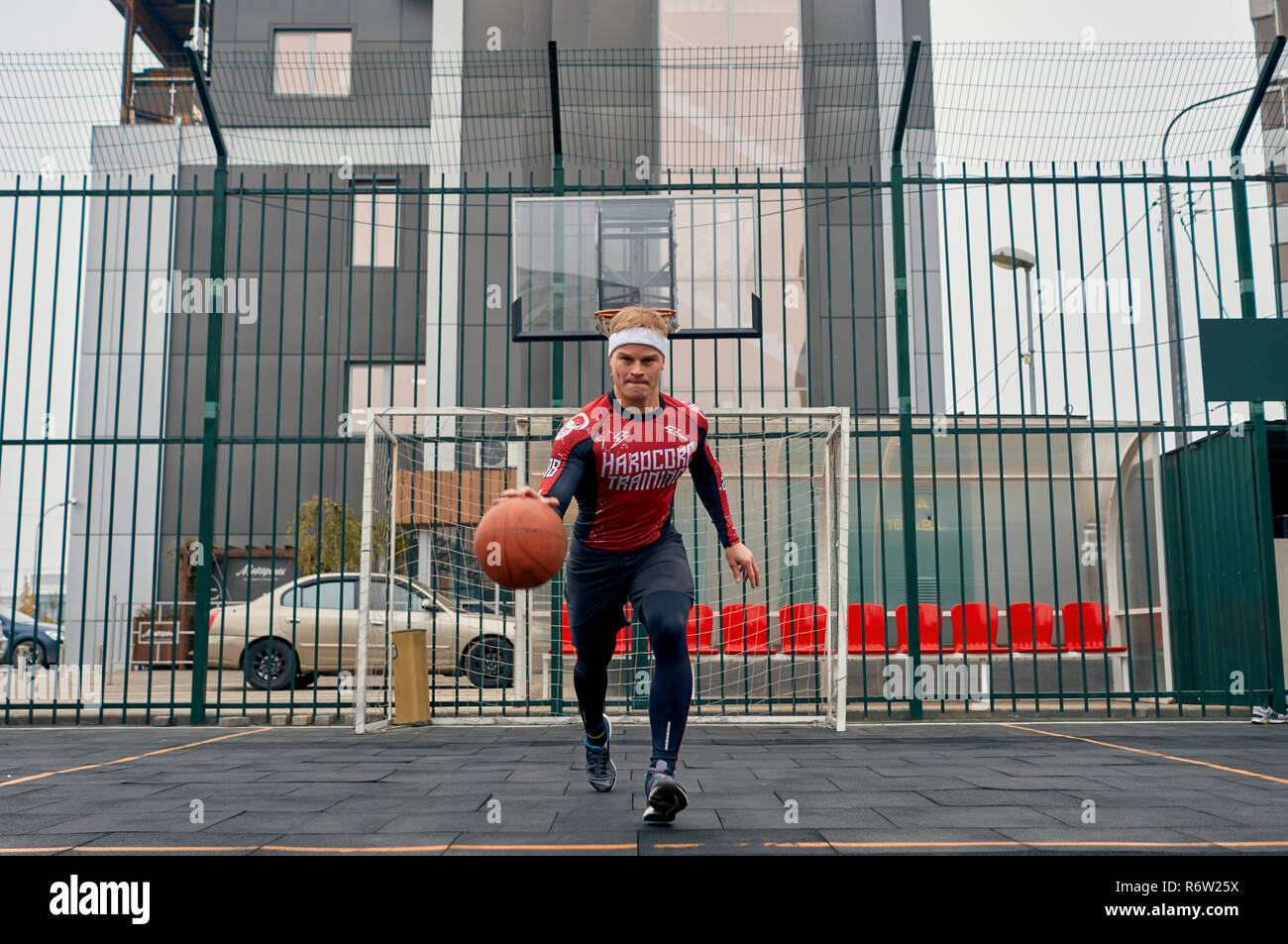 basketball player playing on the street Stock Photo - Alamy