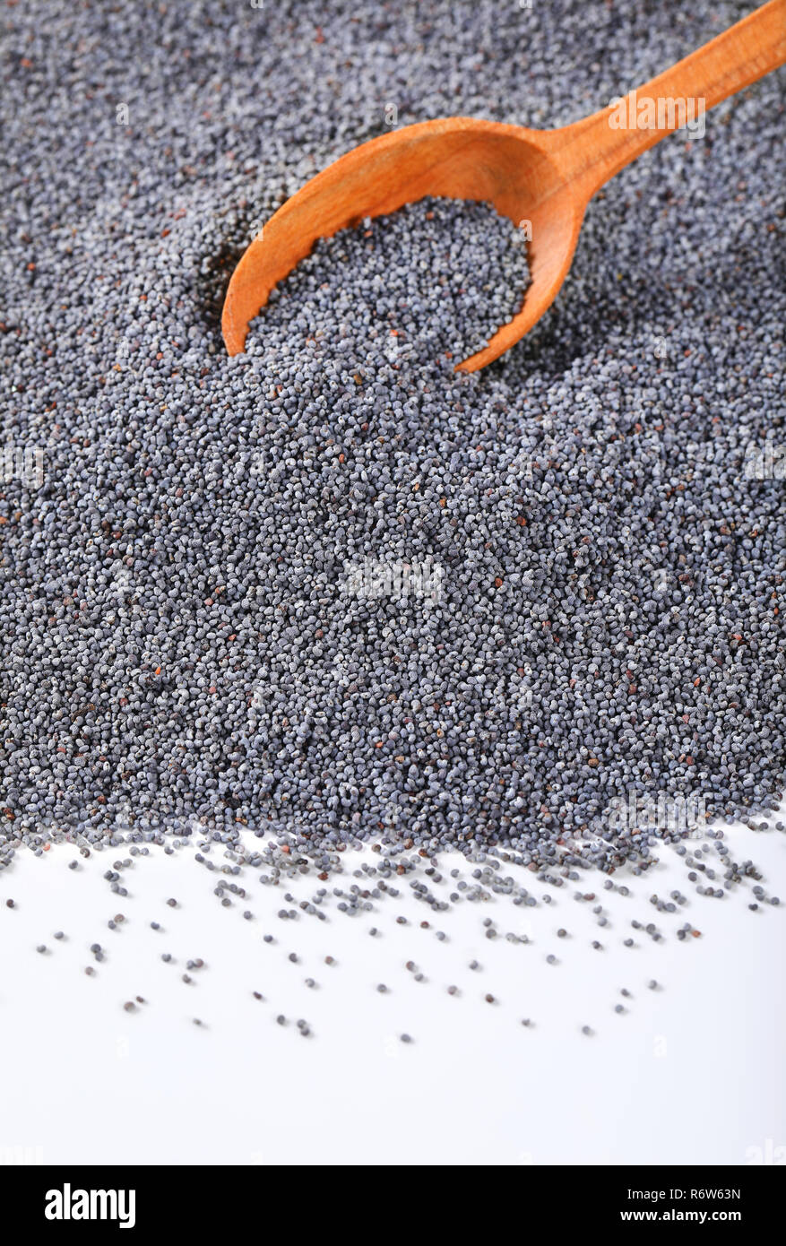 whole poppy seeds Stock Photo - Alamy