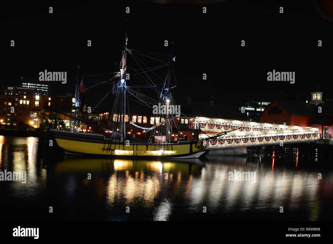 Portland, Oregon - USA - October 5, 2015: Portland Oregon waterfront at ...