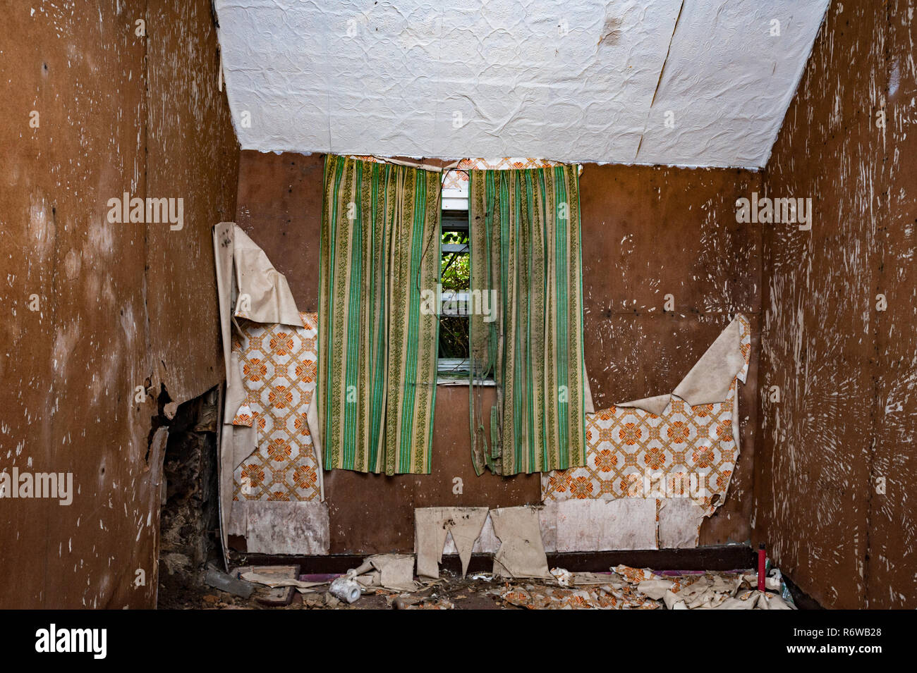Creepy derelict bedroom window in an old abandoned house Stock Photo ...