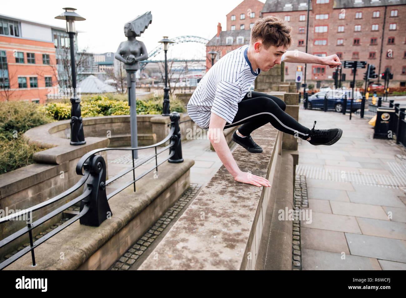 Parkour freerunner hi-res stock photography and images - Alamy