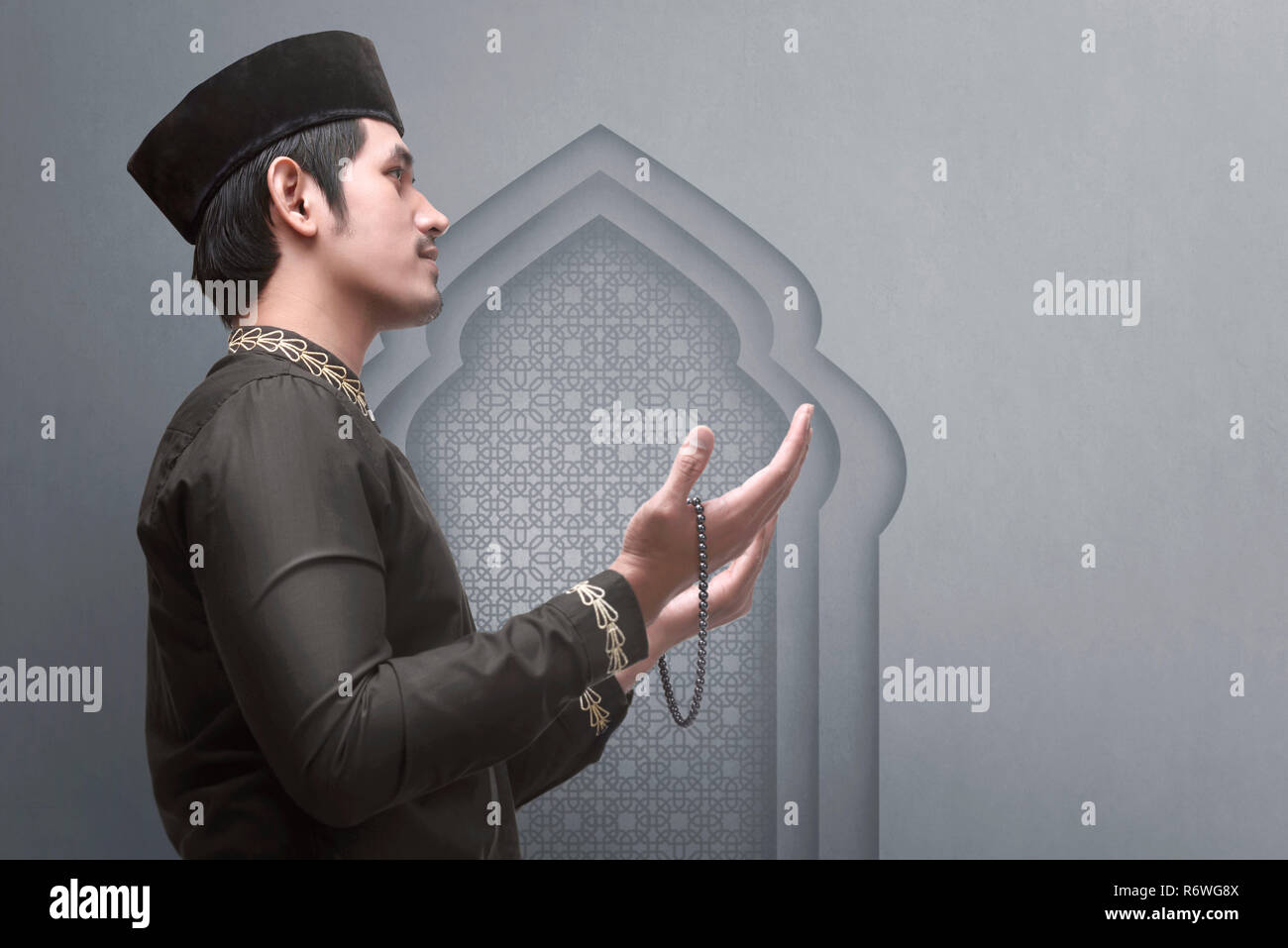 Side view of asian muslim male raising hand while praying Stock Photo ...
