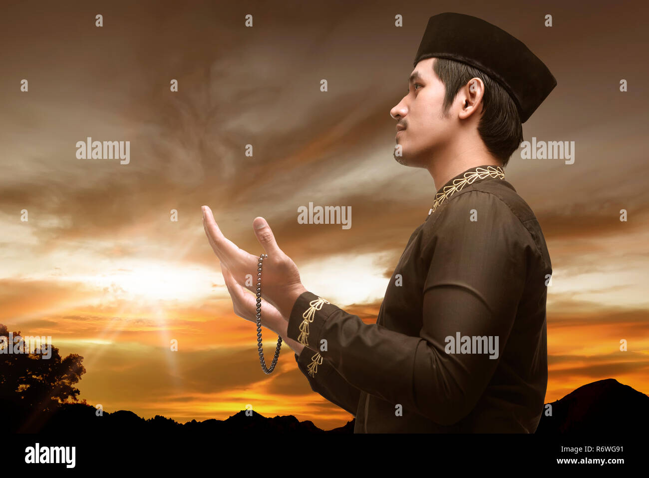 Handsome asian muslim man with prayer beads Stock Photo - Alamy