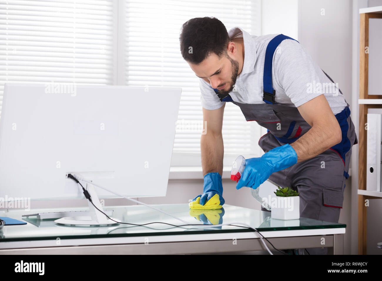 Cleaning material shelf hi-res stock photography and images - Alamy