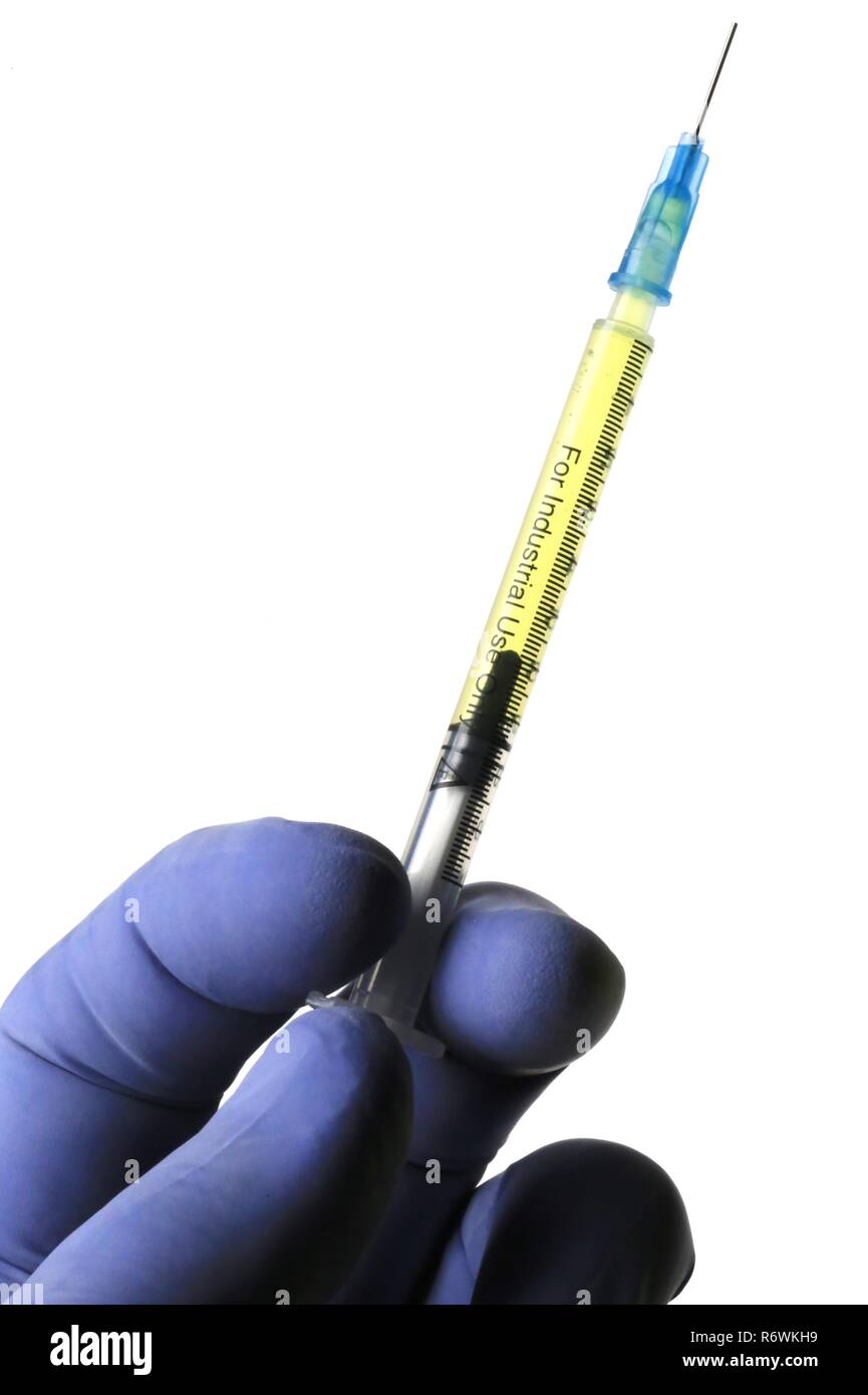 Flu shot concept with syringe and hypodermic needle Stock Photo - Alamy