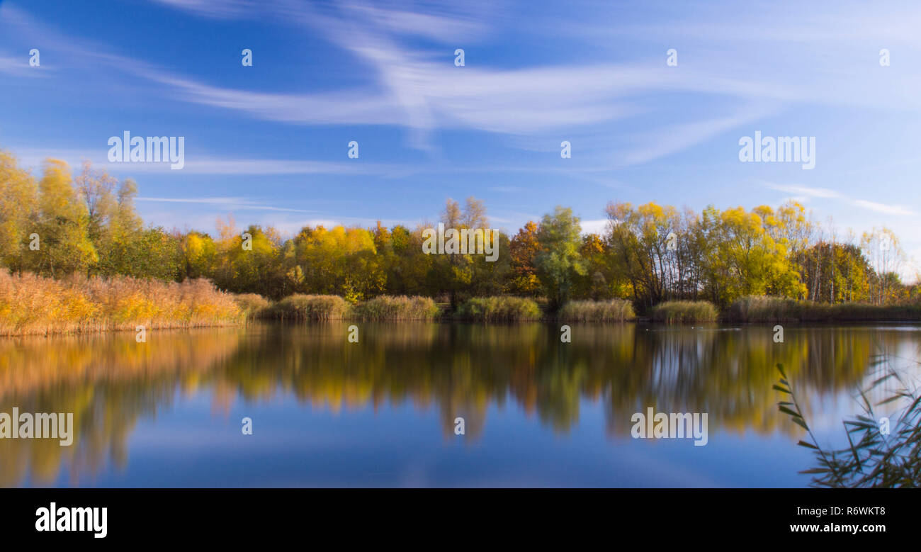 Autumn in Bedfont Lake Country Park, London, United Kingdom Stock Photo ...