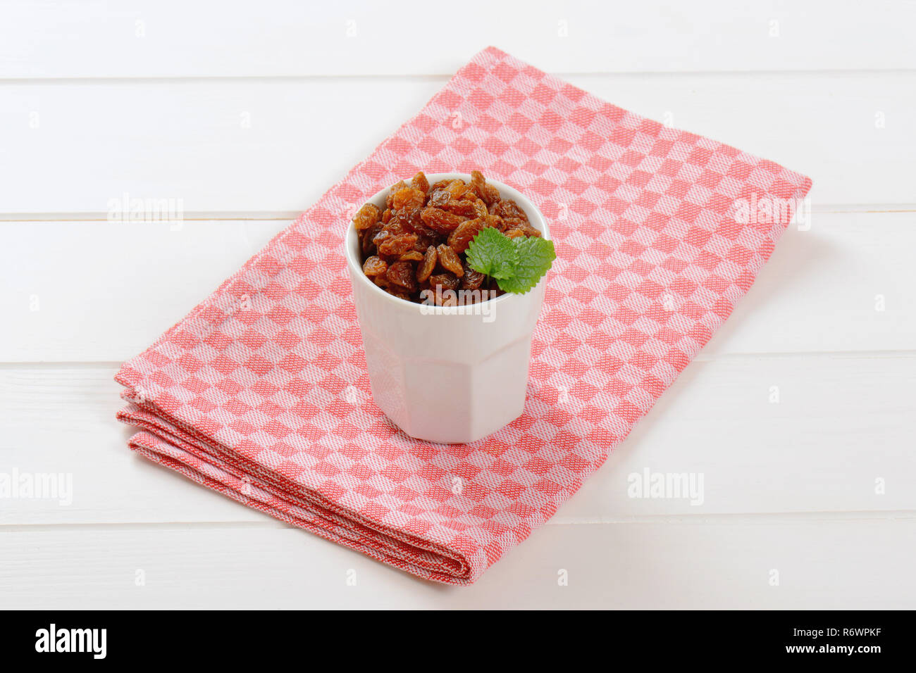 cup of sweet raisins Stock Photo - Alamy