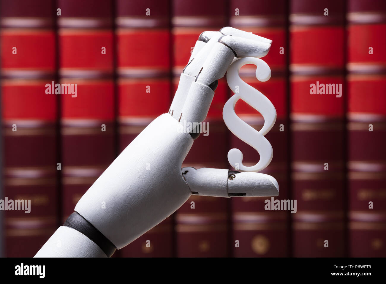 Robot Holding Paragraph Symbol Stock Photo - Alamy