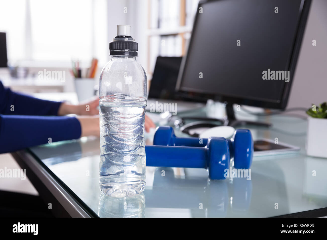 Dumbbell graphic hi-res stock photography and images - Alamy