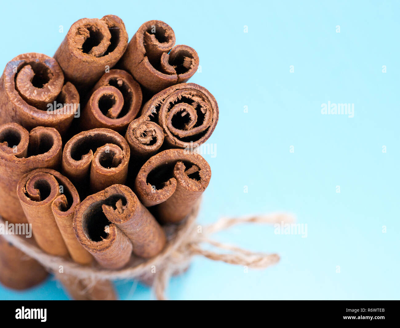 Cinamon sticks overhead hi-res stock photography and images - Alamy