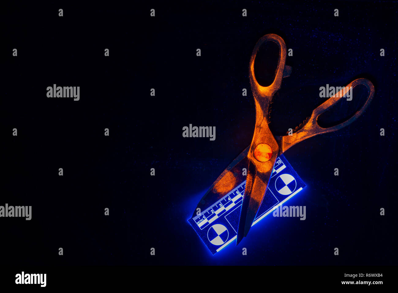 Fluorescent light fingerprint hi-res stock photography and images - Alamy