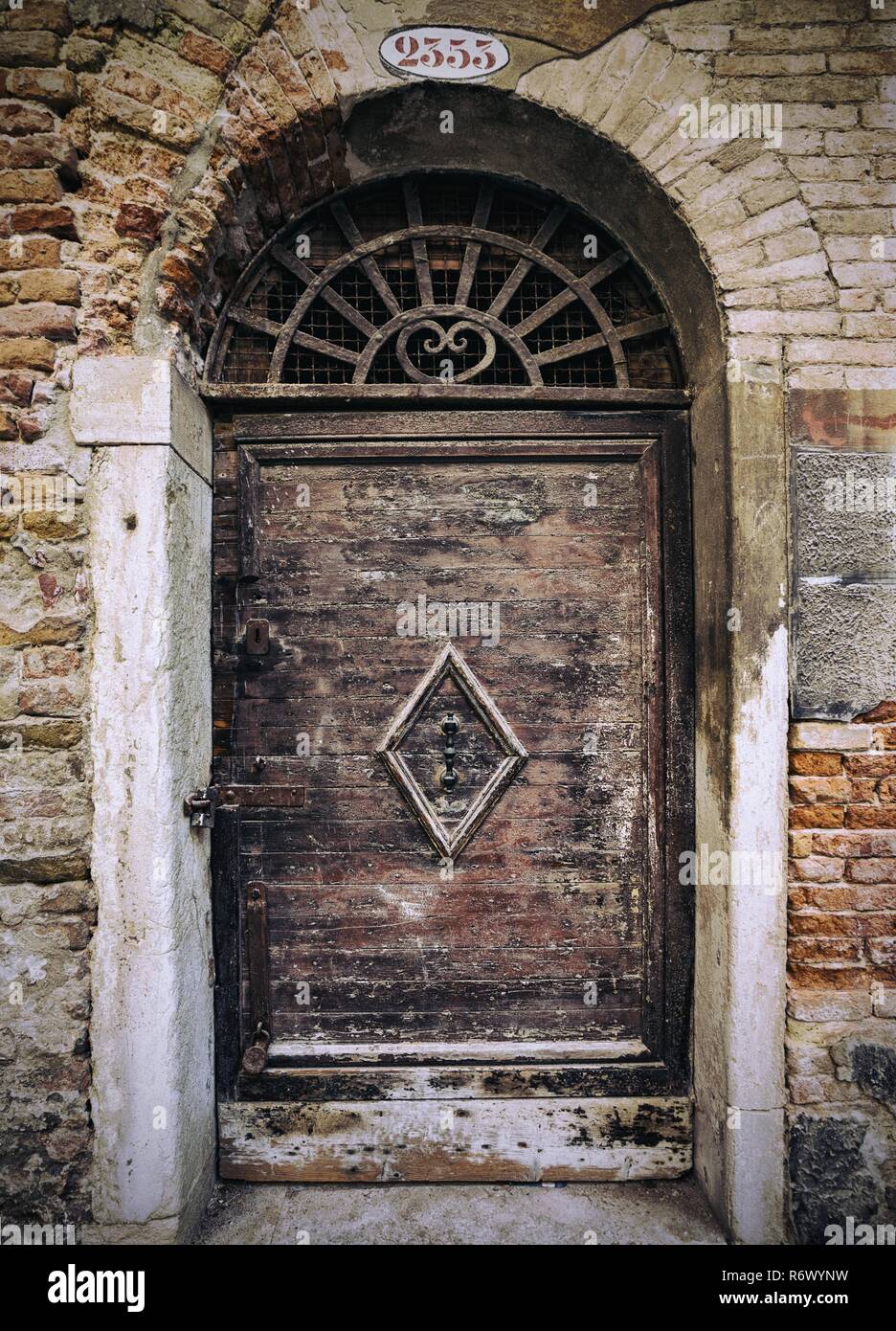 Wooden renaissance style front door hi-res stock photography and images ...
