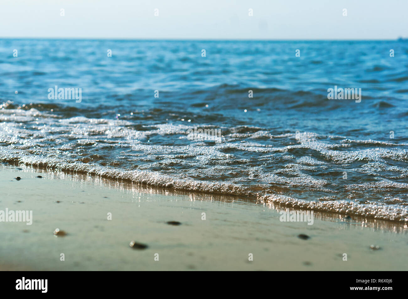 Transparent ocean waves white sandy hi-res stock photography and images ...