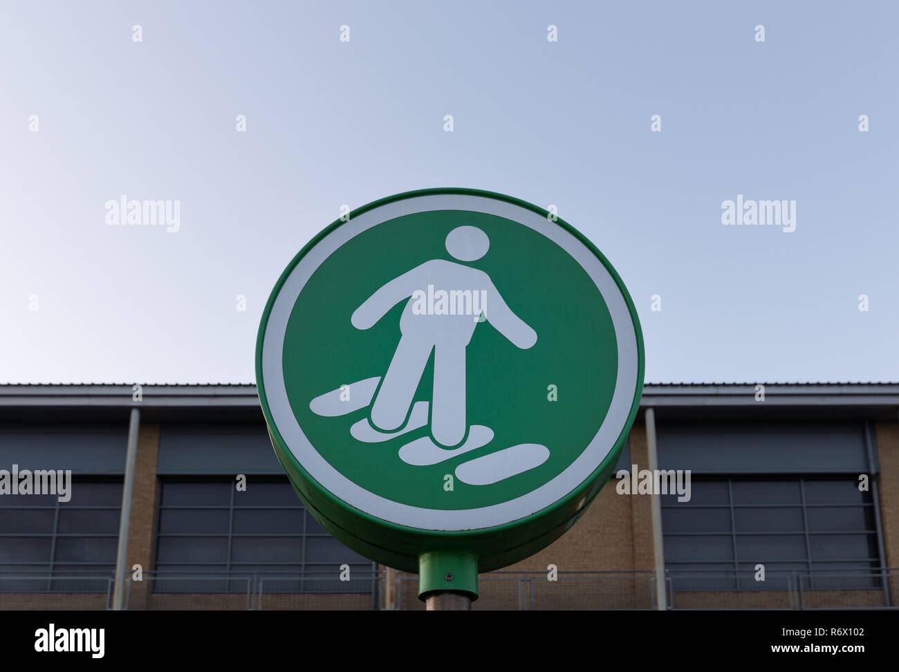 Round pedestrian crossing sign, crosswalk sign Stock Photo - Alamy