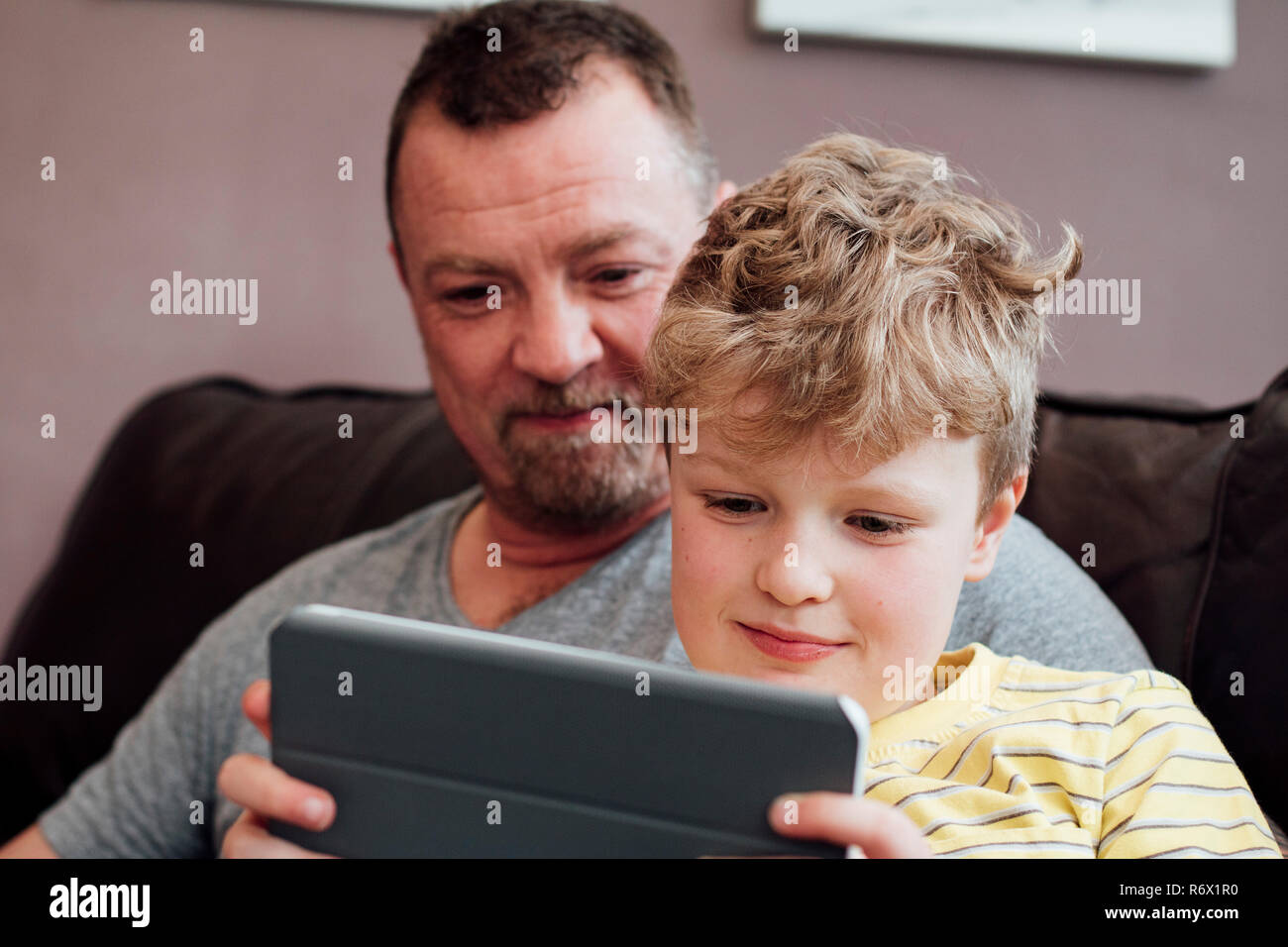 Stay at home dad using tablet hi-res stock photography and images - Alamy