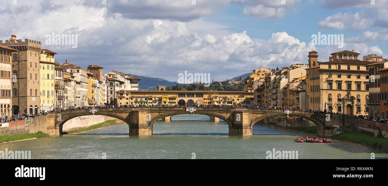 Horizontal view of the Ponte Vecchio and Ponte Santa Trinita bridges in ...