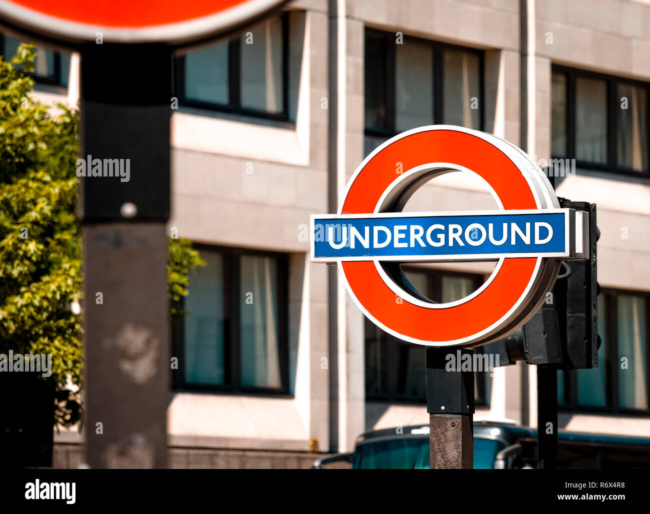 London underground tube train stations hi-res stock photography and ...