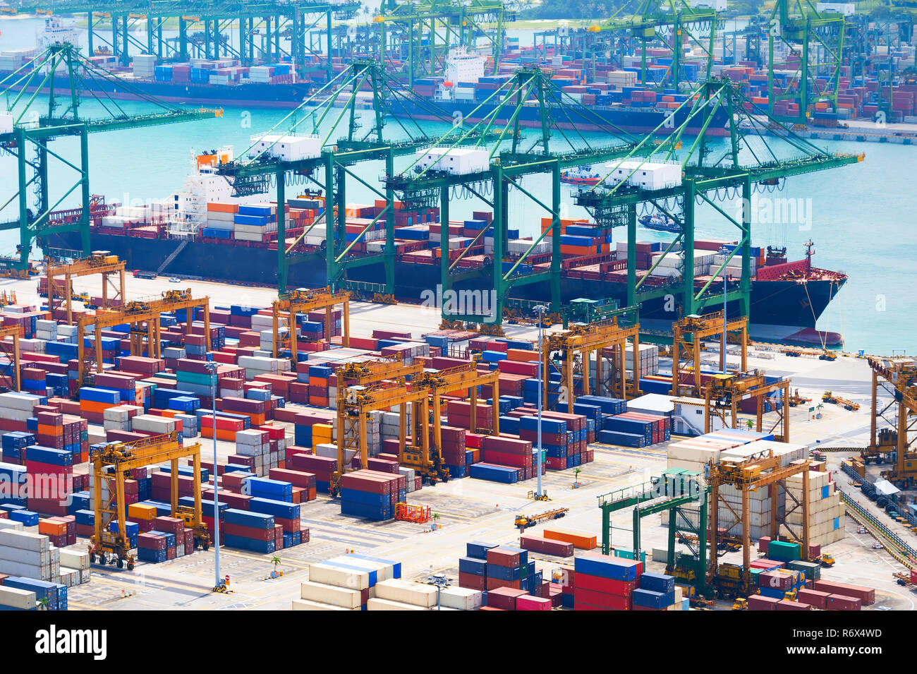 Cargo ship. Singapore industrial port Stock Photo - Alamy