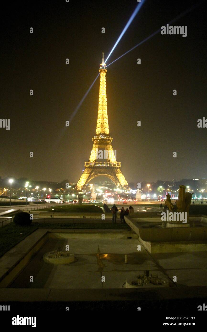 Eiffel Tower at night in Paris, France Stock Photo - Alamy