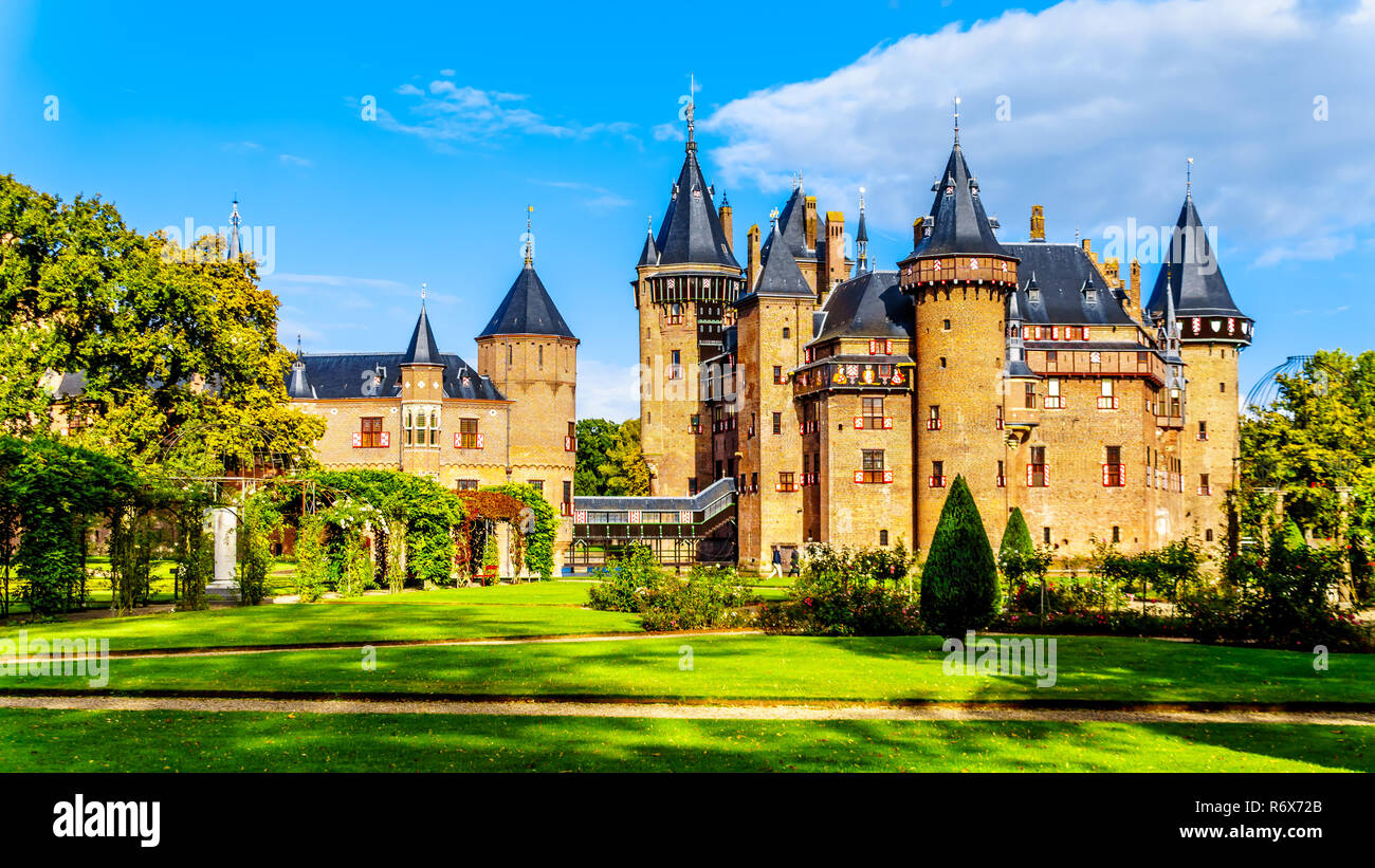 Magnificent Castle De Haar surrounded by beautiful manicured Gardens. A ...