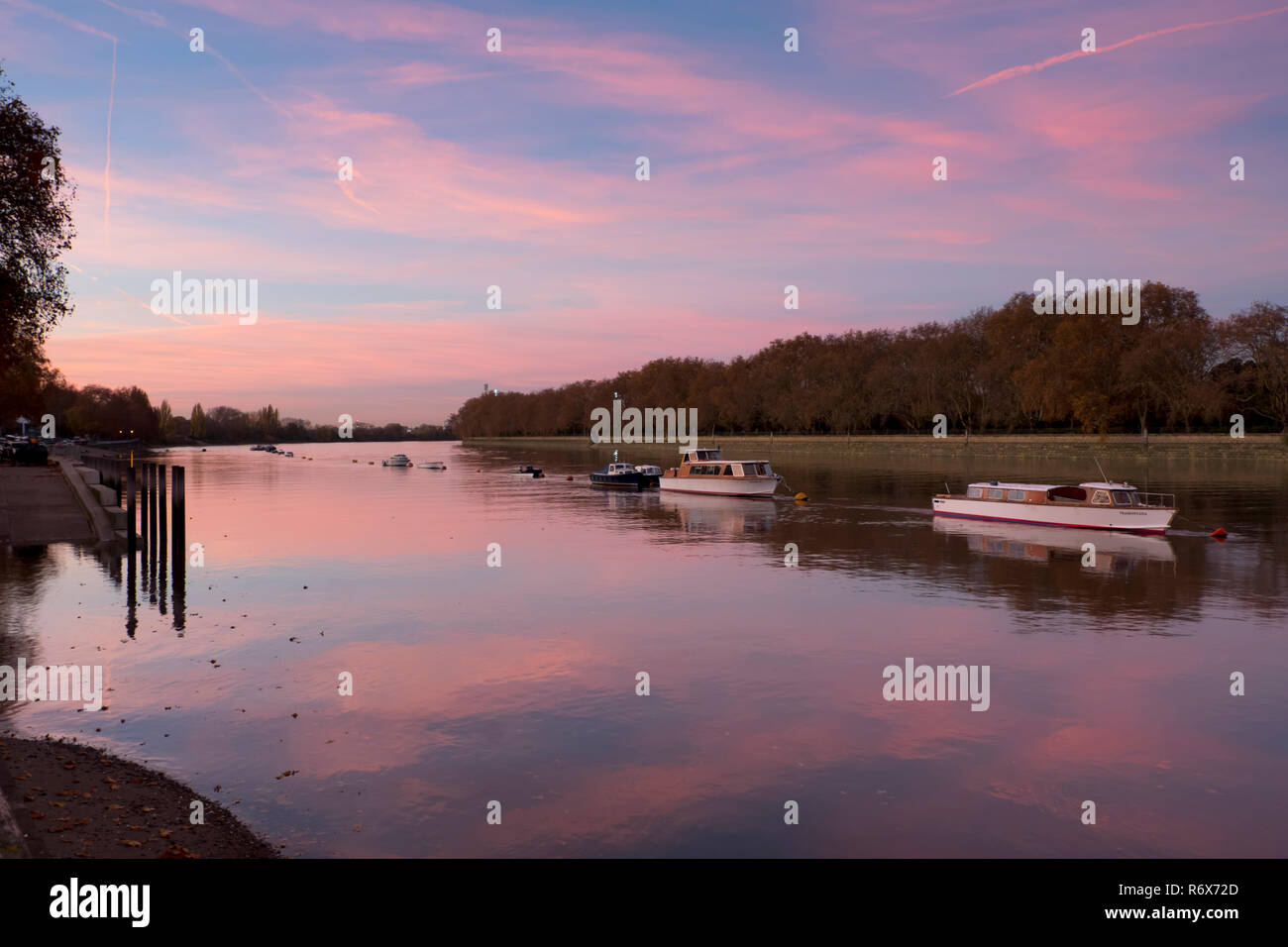 Europe, UK, England, London, Putney Embankment Stock Photo - Alamy