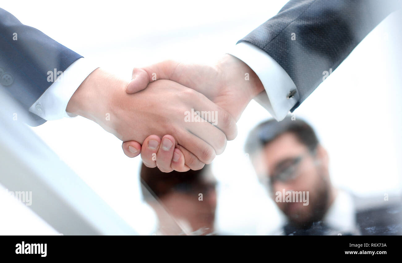 businessmen shaking hands closeup.business background Stock Photo - Alamy
