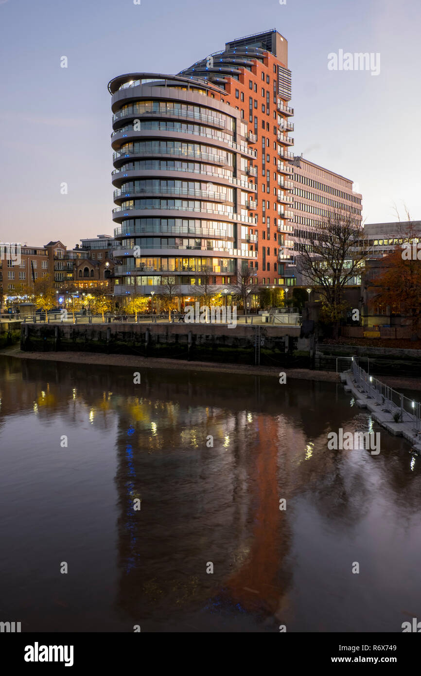 Putney embankment hi-res stock photography and images - Alamy