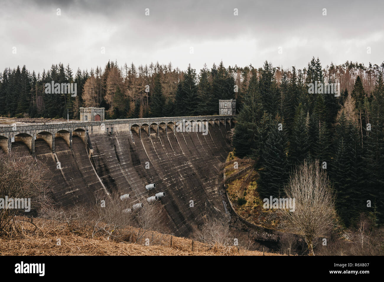 Laggan Dam and Roy bridge on River Spean in Scottish Highlands ...