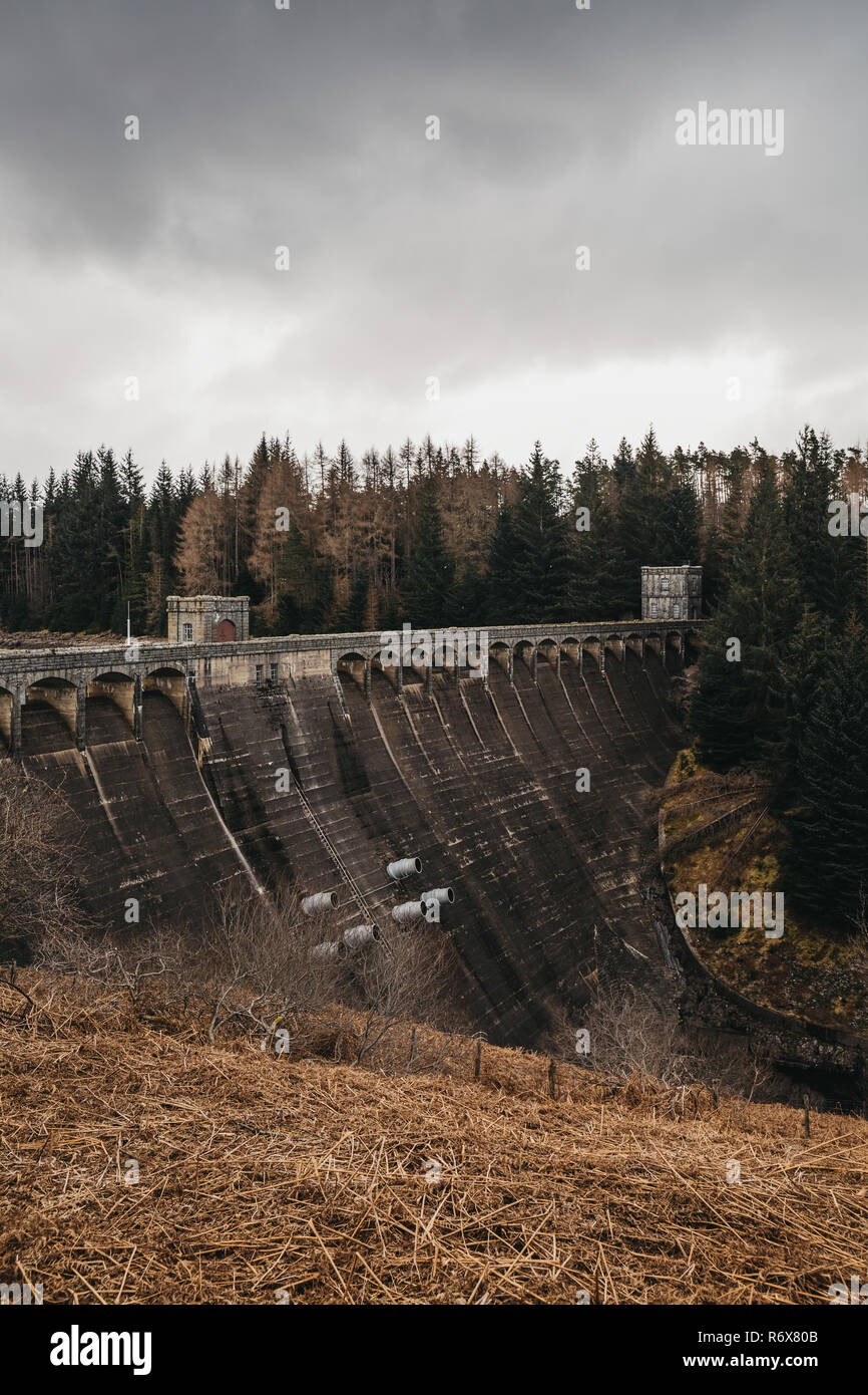 Laggan Dam and Roy bridge on River Spean in Scottish Highlands ...