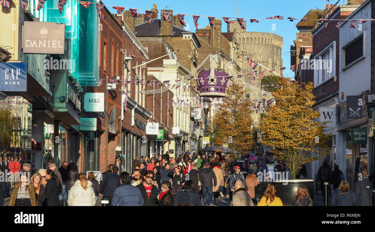 Windsor town centre shops royal hi-res stock photography and images - Alamy