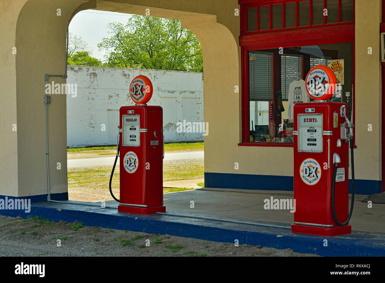 Afton Station Packard Museum- DX filling station in downtown Afton ...