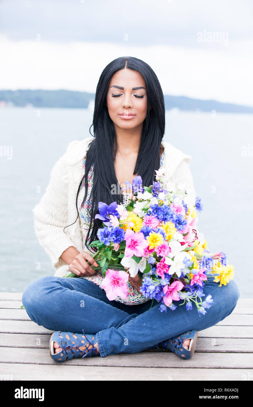 Dark haired pretty southern woman hi-res stock photography and images ...