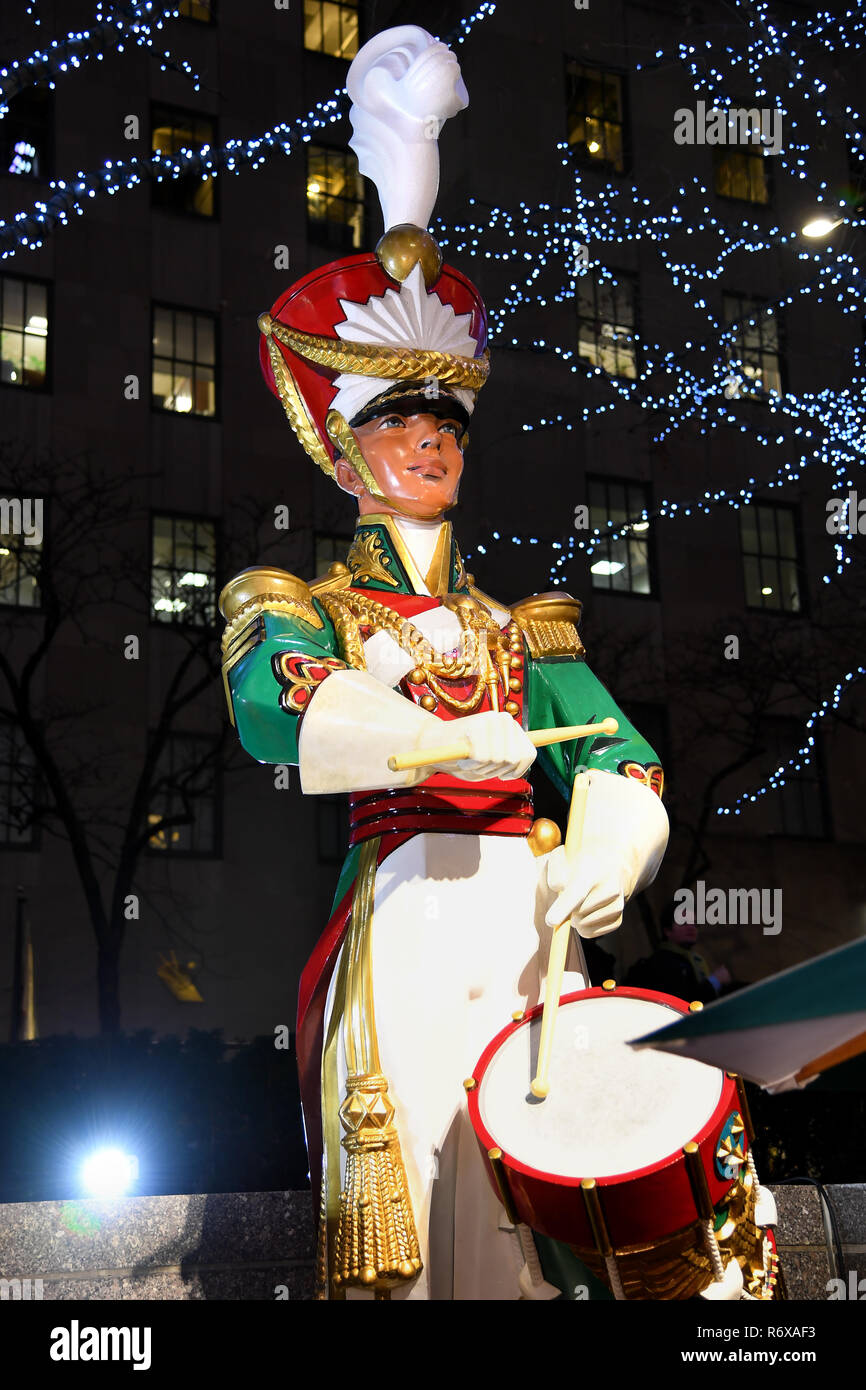 NEW YORK - DECEMBER 4, 2018: A Large toy nutcracker drummer statue and ...