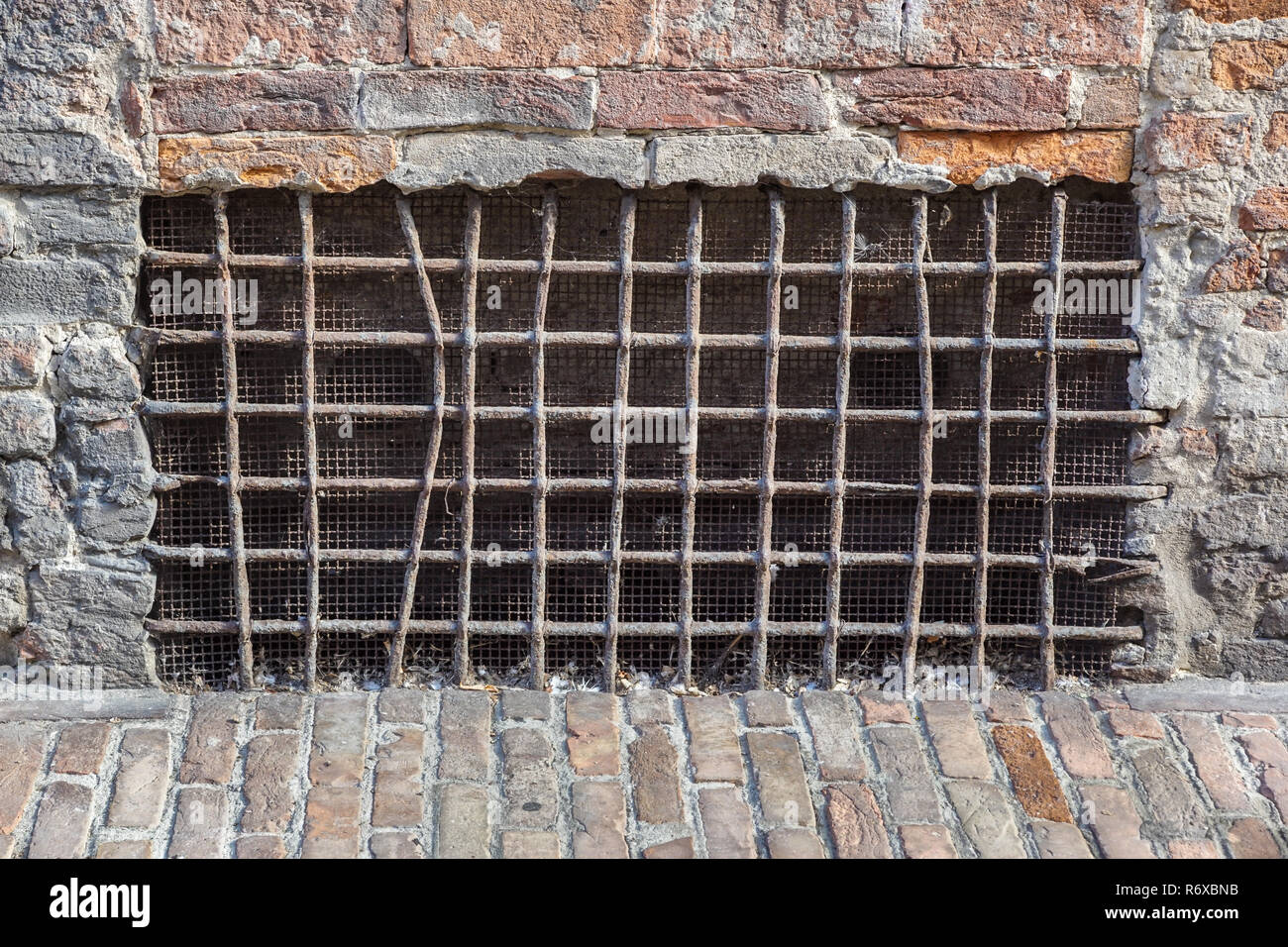 Old dungeon cellar window hi-res stock photography and images - Alamy