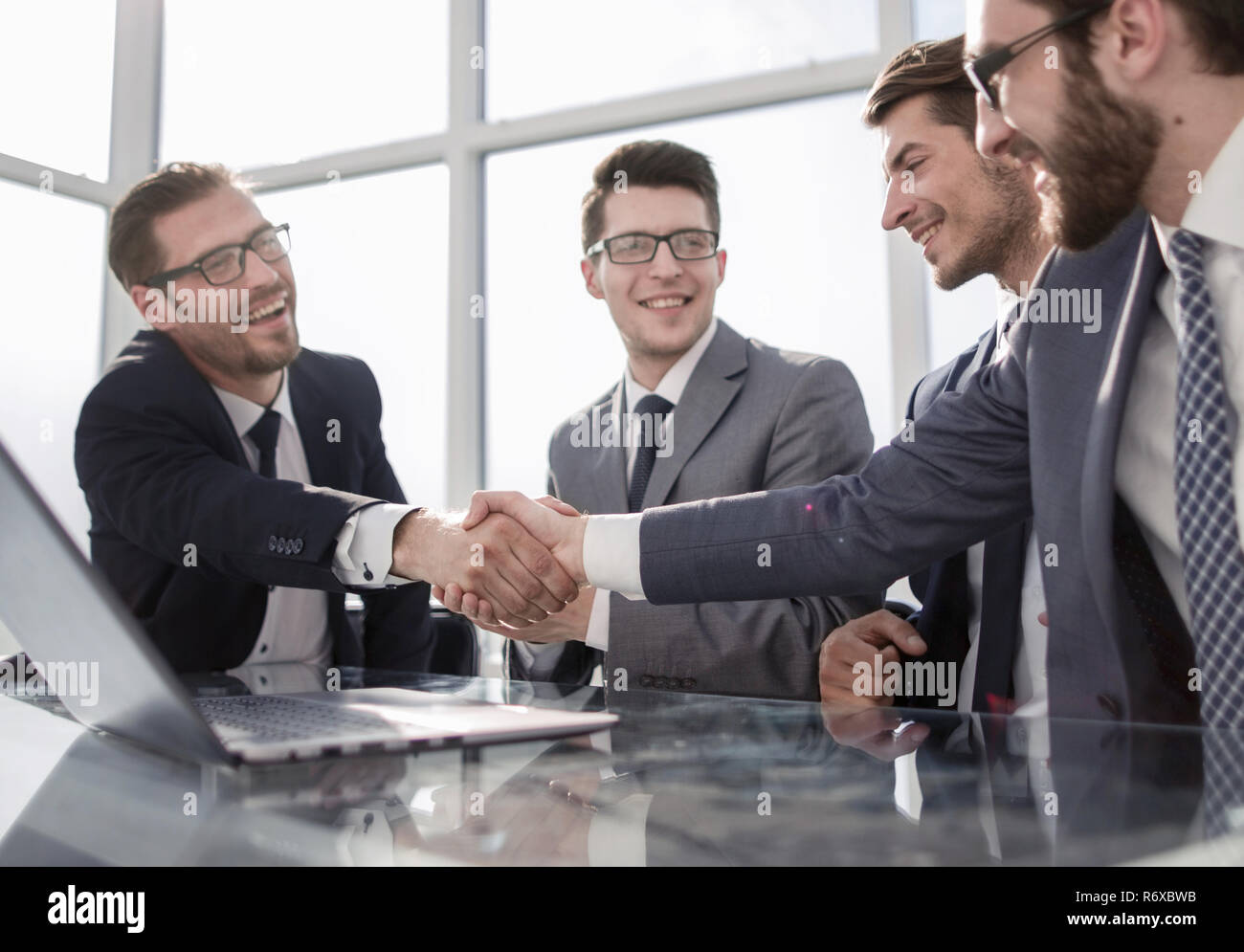 welcome handshake business partners in the office Stock Photo - Alamy