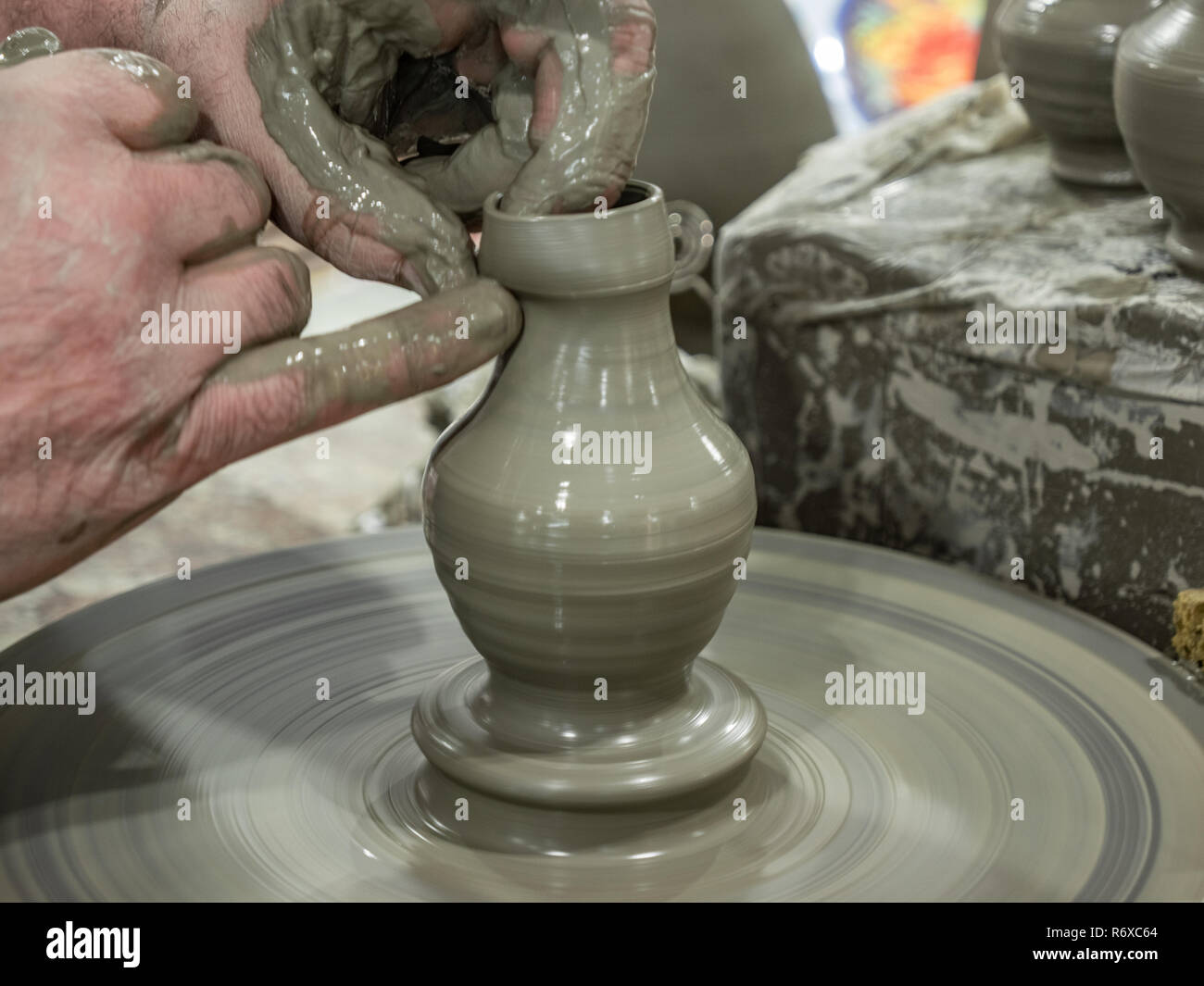 Clay pots construction hi-res stock photography and images - Alamy