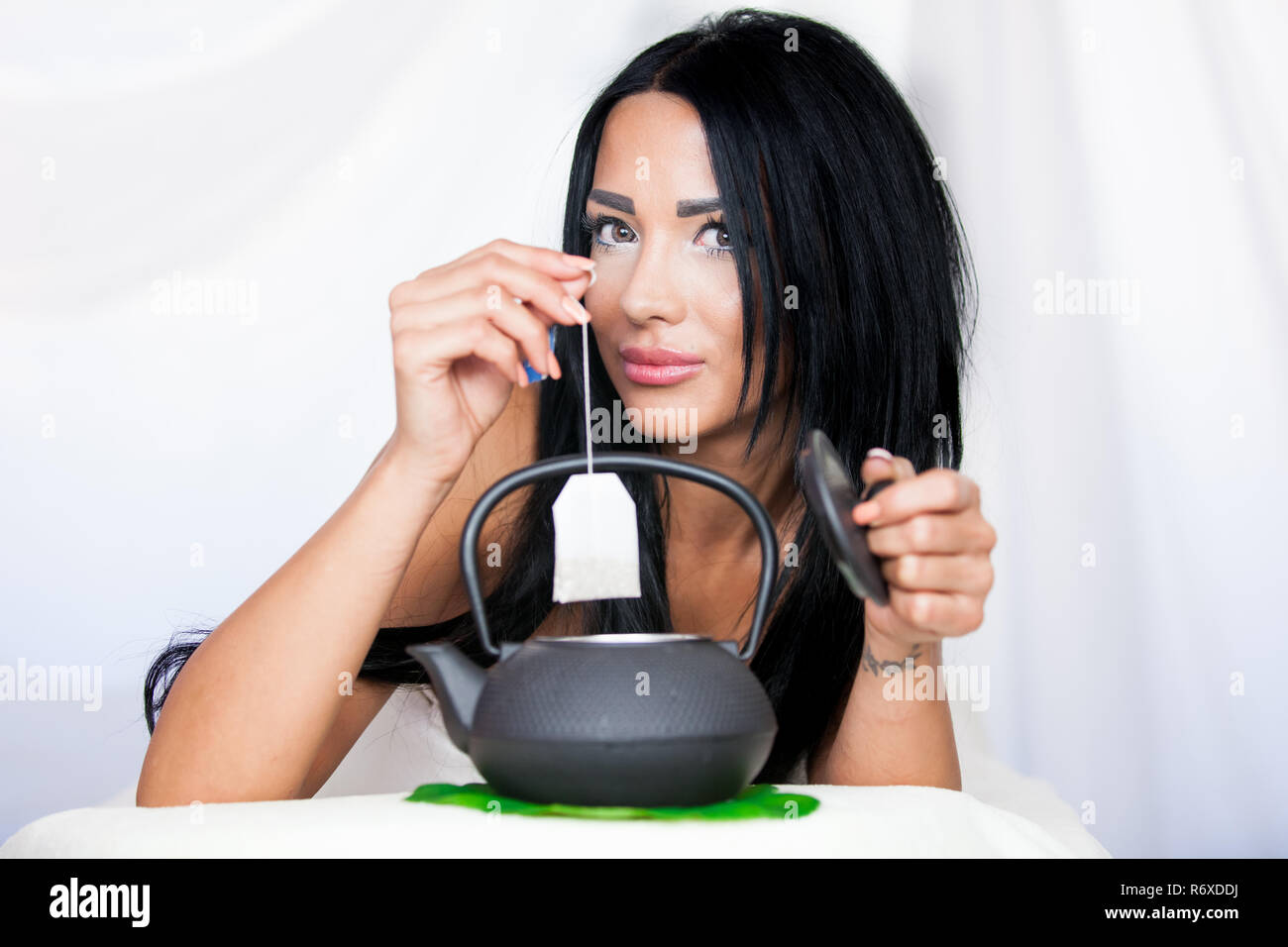 Tea bags in the hand of a beautiful woman Stock Photo - Alamy