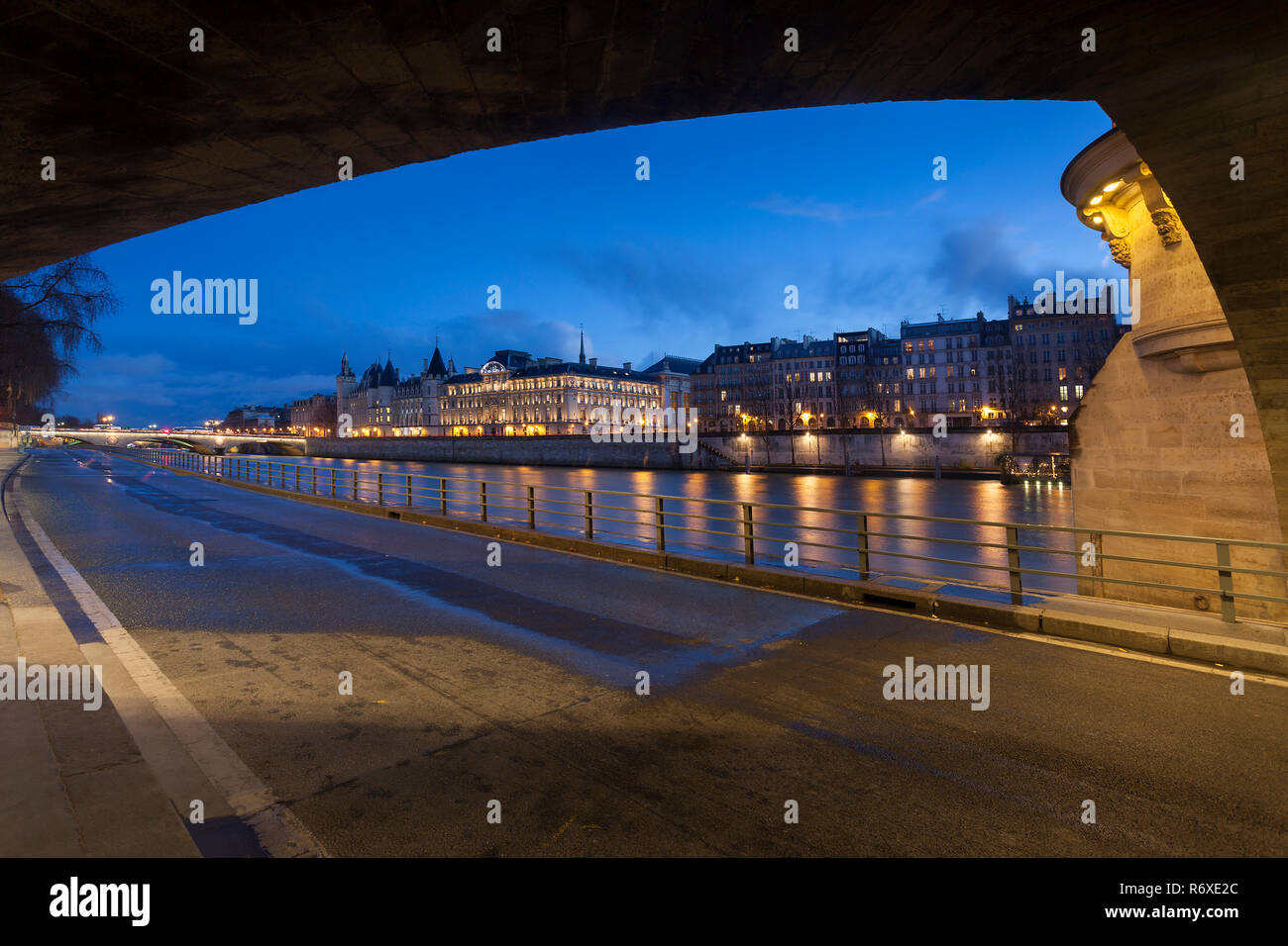 Paris view of paris from pont neuf hi-res stock photography and images ...