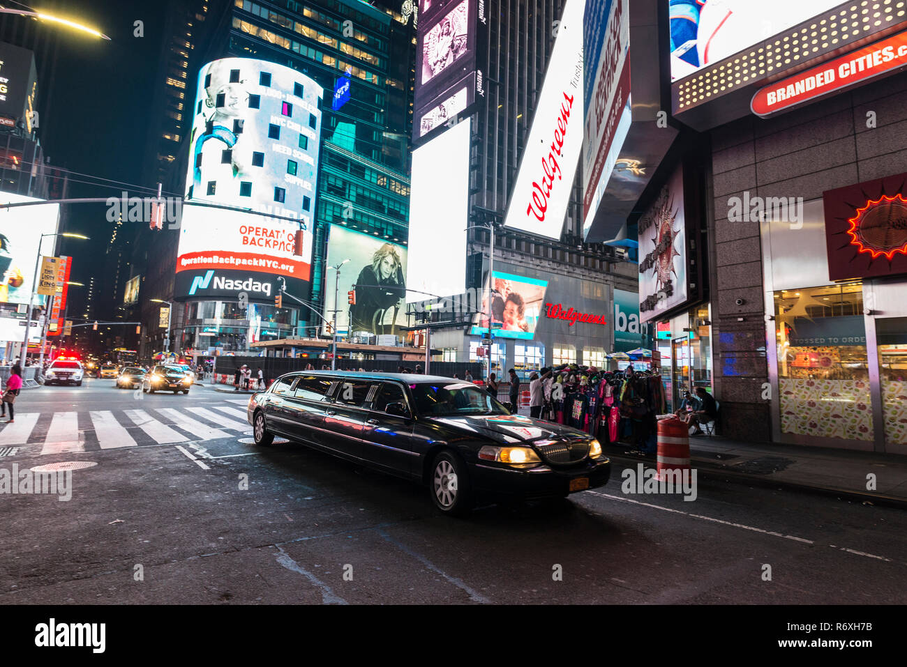 Advertising billboard luxury hi-res stock photography and images - Alamy