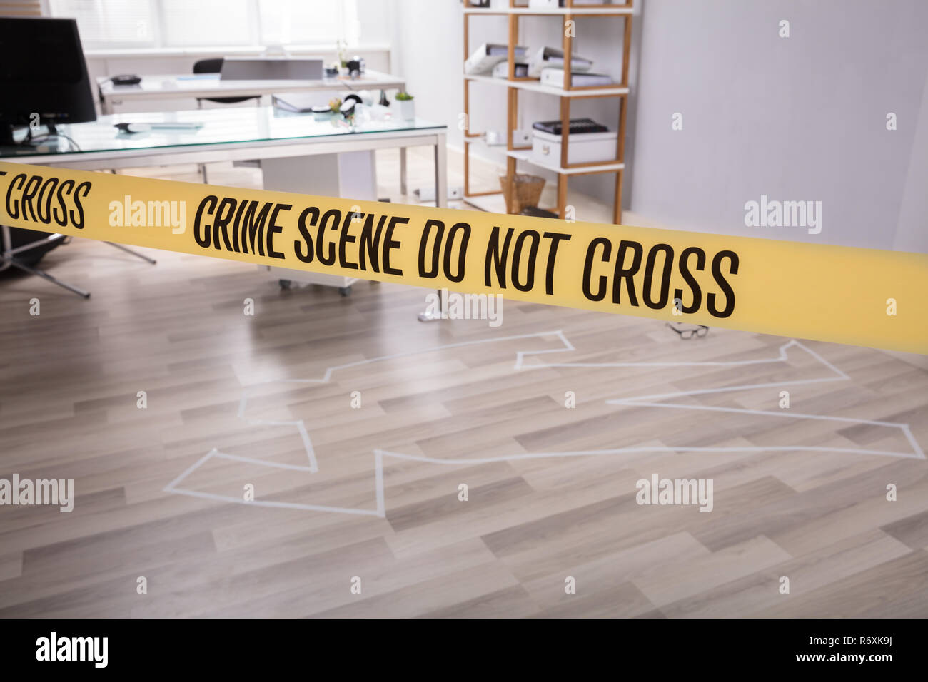 Crime tape and chalk hi-res stock photography and images - Alamy