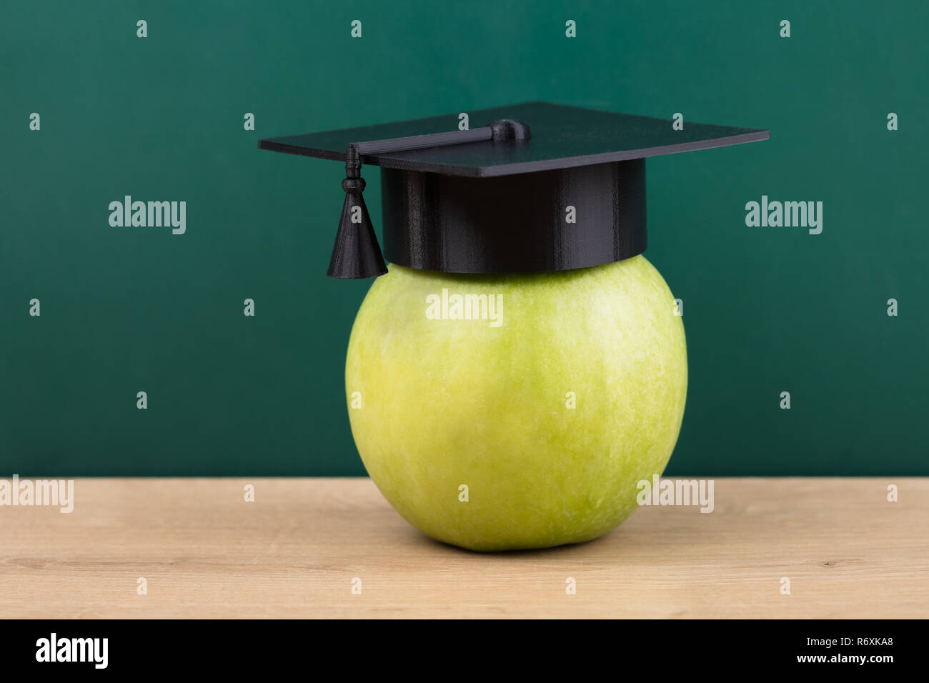 Pictogram graduation cap hi-res stock photography and images - Alamy