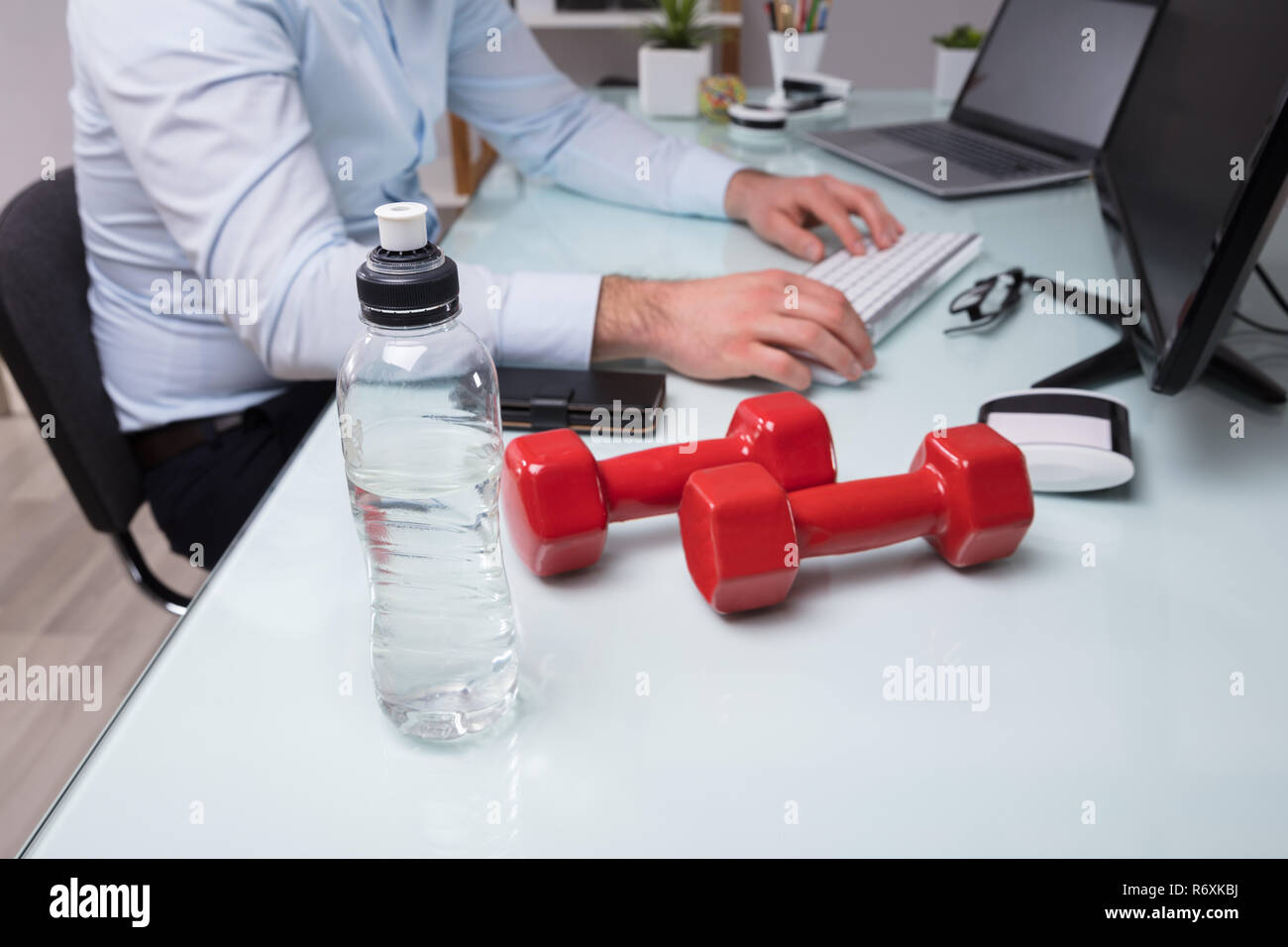 Office worker exercising dumbbells hi-res stock photography and images ...