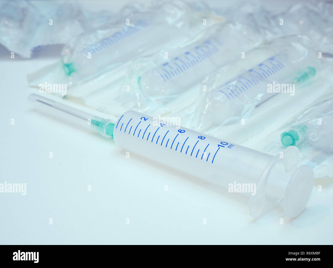 Medical syringes pack hi-res stock photography and images - Alamy