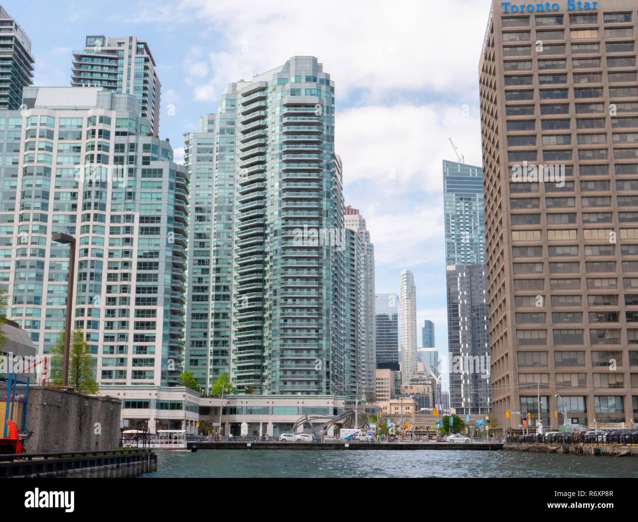 Lakeshore view of the city Stock Photo - Alamy