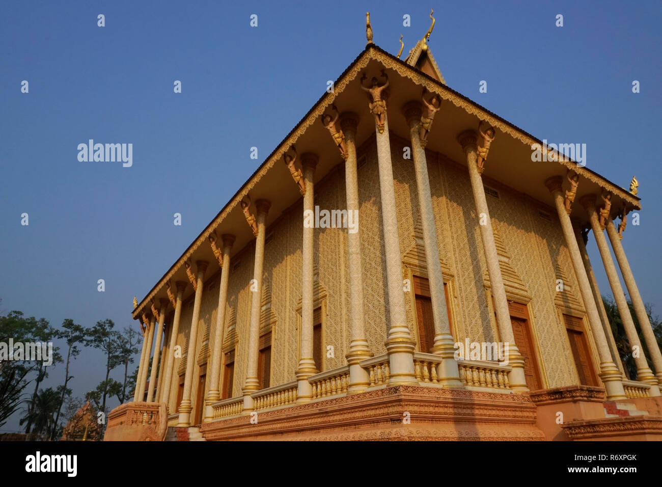 Krong kratie pagoda hi-res stock photography and images - Alamy