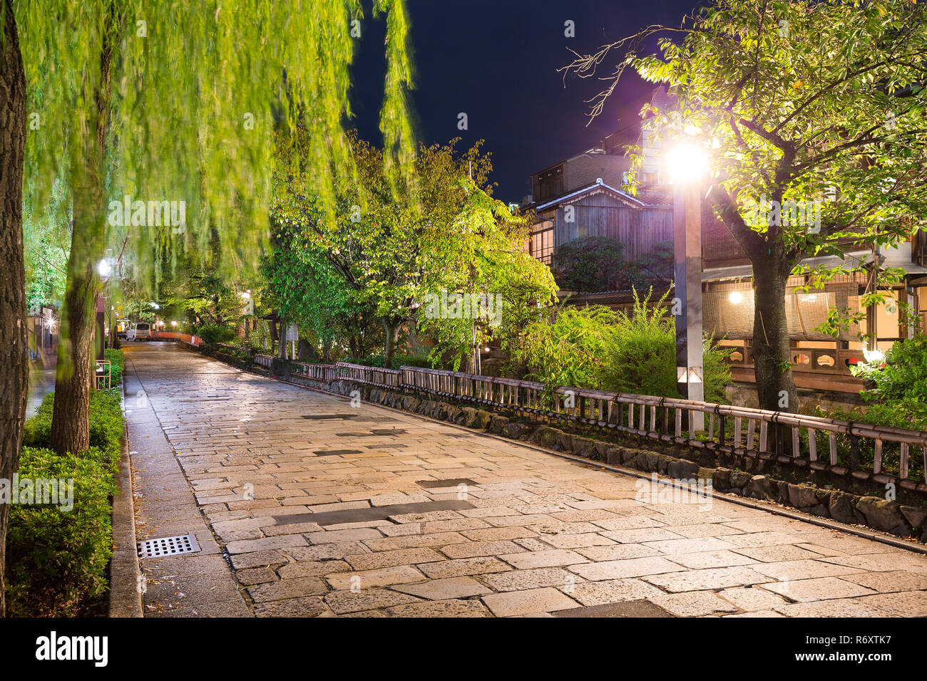 Gion in Kyoto at night Stock Photo - Alamy