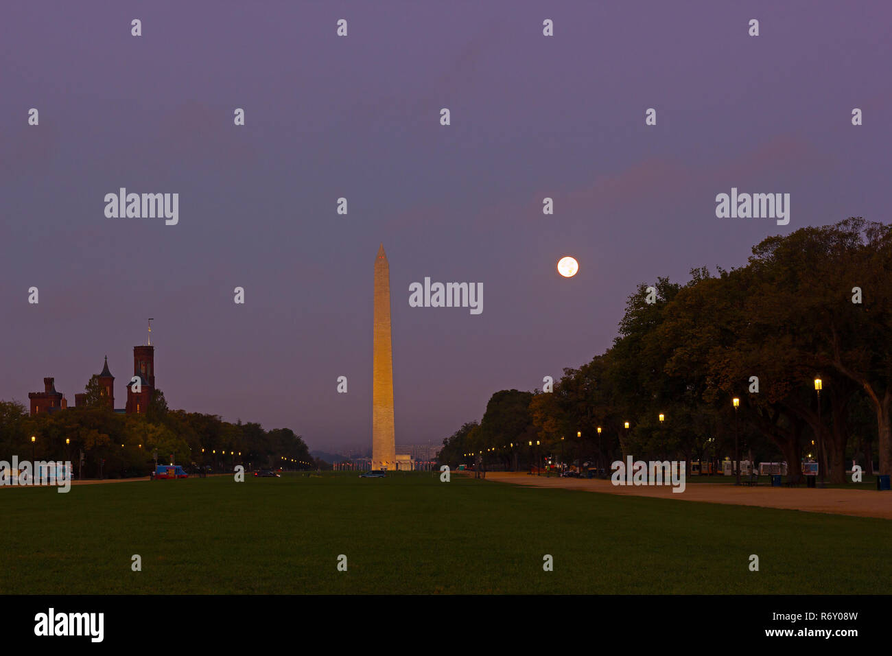 The mall full hi-res stock photography and images - Alamy